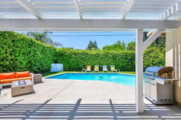 Sophia's Pool Oasis - Los Angeles