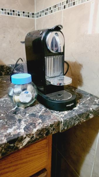 Mini Meublé Au Rez De Chaussée En Bordure De La Route Tres Accessible - Dakar