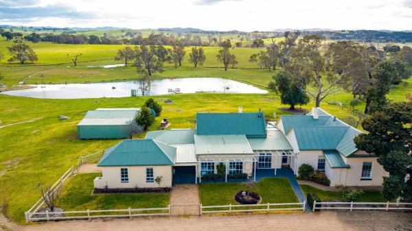 Mollison Park Farm - Broadford, Australia