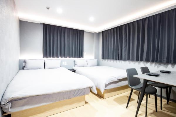 Walk To Kuramae Subway Stop Yoyk - Ueno Station