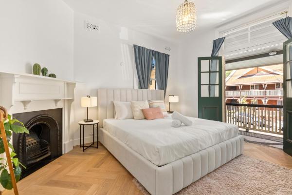 Family Friendly 2br With Seaview Balcony & Rooftop - North Sydney