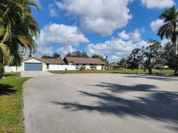 Octopus Perfect Location On Pond 3 Mile To Gulf Beach - Bonita Springs, FL