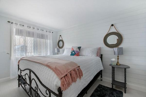 Modern Condo With Pool Steps From Vanderbilt Beach - Clam Pass Park, Naples