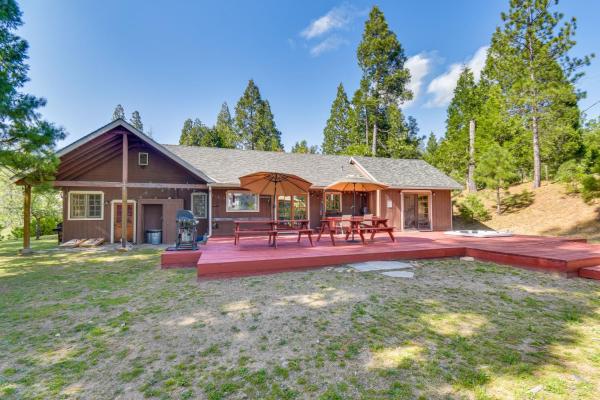 Authentic North Fork Cabin With Dock And Private Deck! - Bass Lake, CA