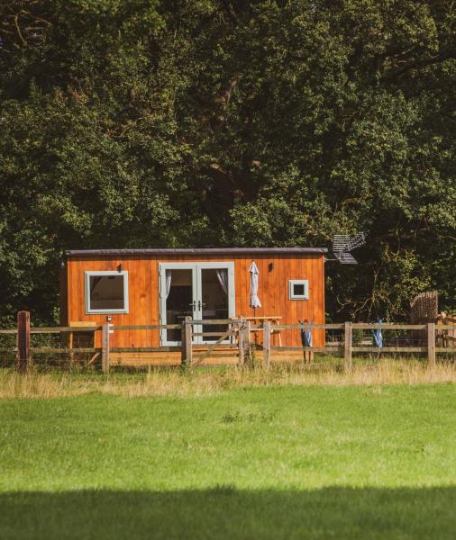The Hideaway At Hiddenwood Glamping - Warminster