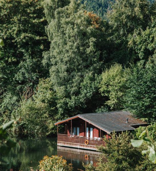 Herons Lake Retreat Hot Tub Lodges - North Wales