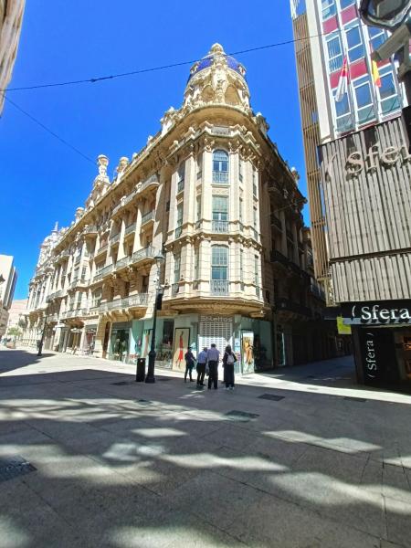 Piso En Pleno Centro De Albacete Con Garaje - Albacete