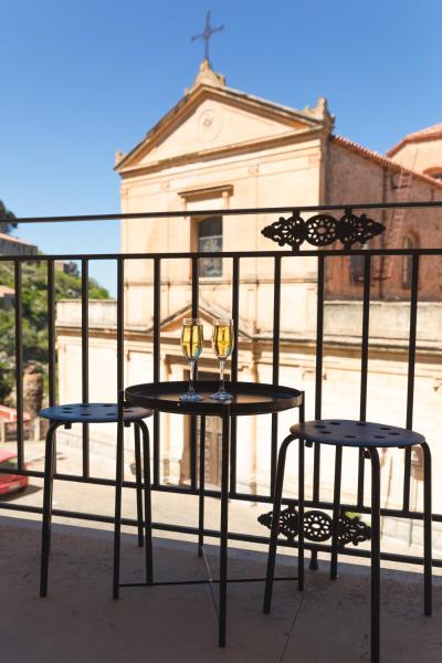 Cratos Room - Naturally Cool Room - Lascari