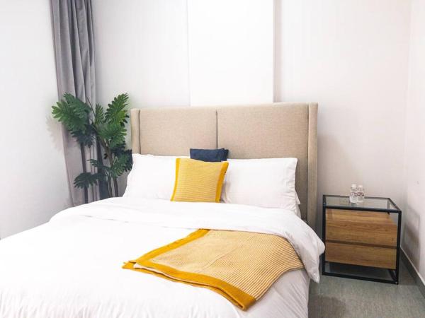 Near Royal Opera, Parking, Hiking Trail - Mascate