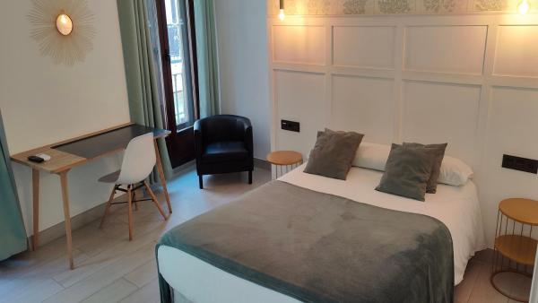 Habitación Doble Superior Privada En Pleno Centro. - Andalusia
