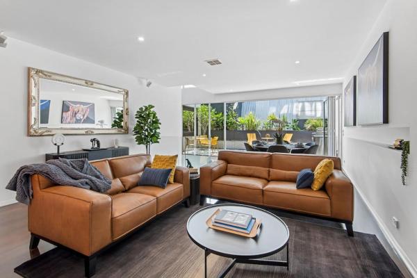 Stunning Executive Townhouse In Richmond - St Kilda