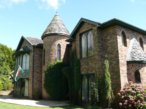 The Castle - Robertson