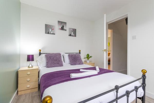 Newly Refurbed, 5br, Sleeps 12 - Northampton
