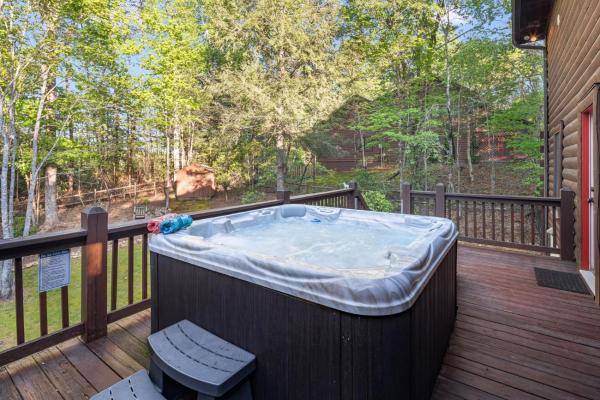 Lake Lure Oasis In The Woods W/ Hot Tub & More! - Lake Lure, NC