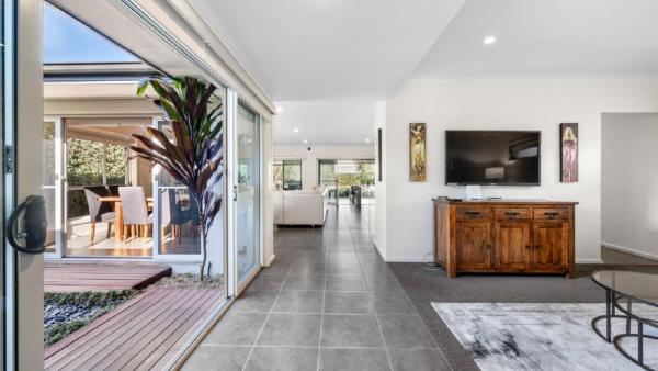 Cypress Point Lodge - The Vintage - Lovedale