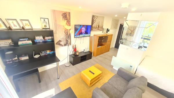 Compact Studio Serviced Apartment Sheffield City Centre - Netflix, Wifi, Digital Tv - Sheffield