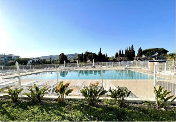 Appartement 9 En Duplex- Les Suites De Robinson - Résidence Avec Piscine En Bord De Siagne, à Mandelieu-la-napoule - Mandelieu-La Napoule