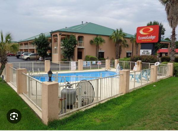 Econolodge Inn & Suites - Albany, GA