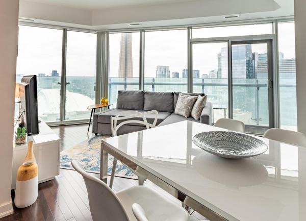 High Rise Condo With Stunning Lake And Cn Tower View - Toronto