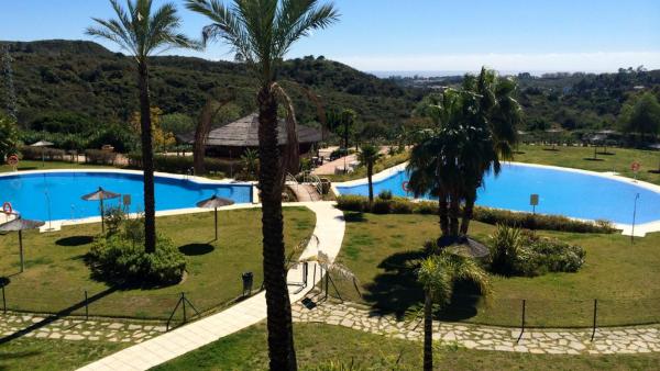 Elegant Apartment In Benahavís With Shared Pool, 100 M² - Benahavís