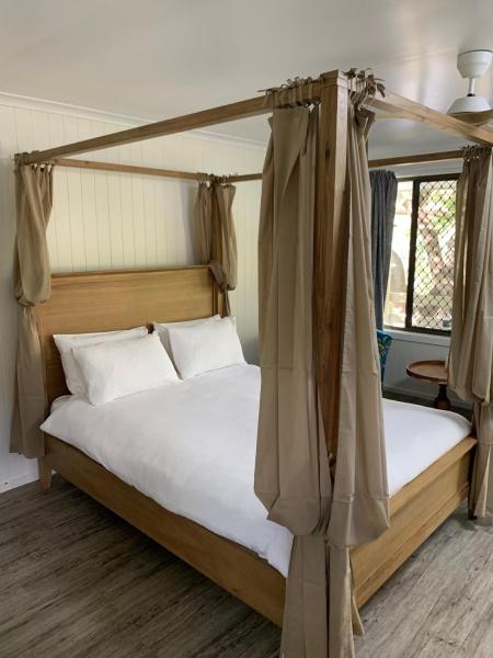 Turtle Cove Lake Front Cabin 300m To Beach - Hervey Bay