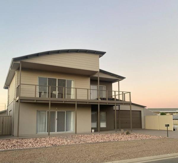 Seaside Serenity Ultimate Golf And Beach Escape - Port Hughes