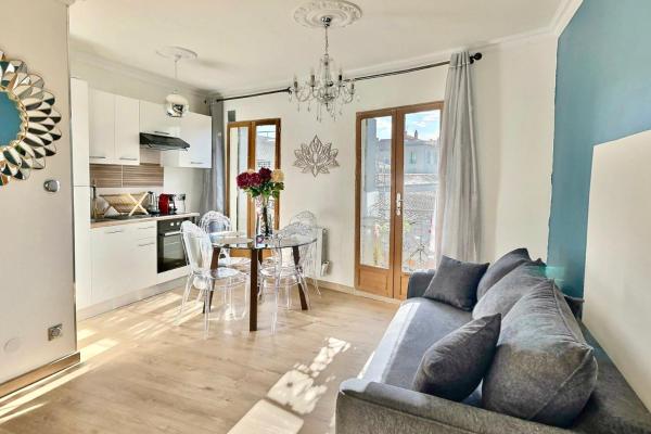 Appartement De Charme Avec Balcon Au Pied Des Commerces - Béziers