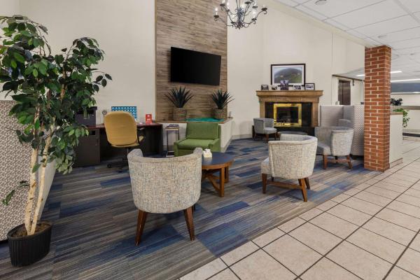 Quality Inn & Suites - Altoona, PA
