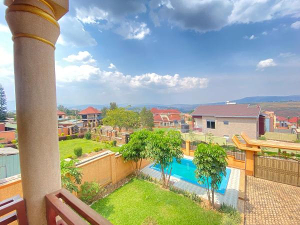 Luxurious Very Spacious 6 Bedrooms Villa With Pool Located In Gacuriro,close To Simba Center And A 12mins Drive To Downtown Kigali - Rwanda