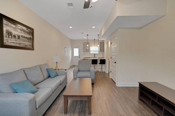 Altog2 Immense Unit 2bd 25 Bth - Clarksville, TN