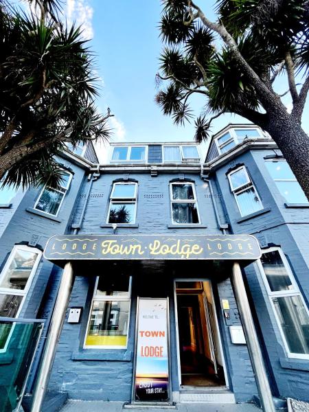 Town Lodge - Mawgan Porth