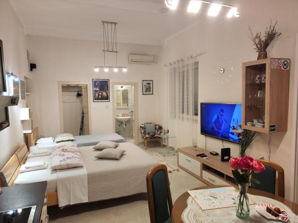 Studio Queen - Split