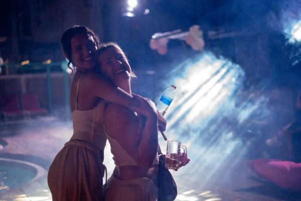 Base Ao Nang Beachfront Party Hostel 18-35 Years Old Only - Ao Nang