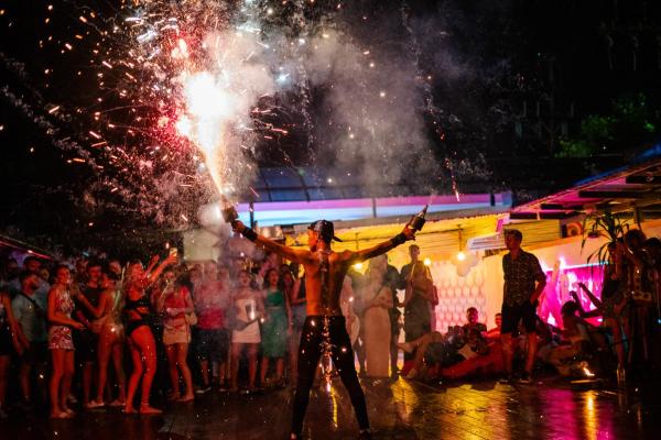 Base Ao Nang Beachfront Party Hostel 18-35 Years Old Only - Krabi
