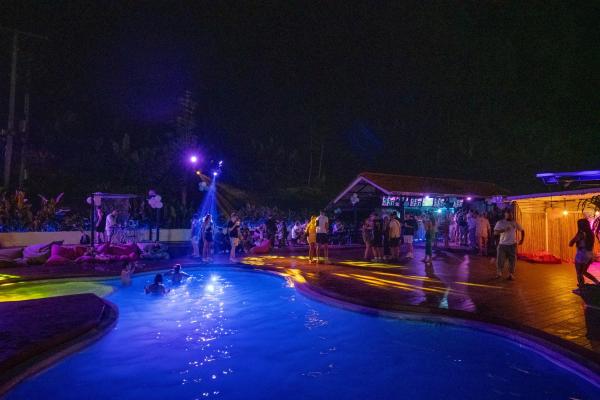 Base Party Hostel - Krabi