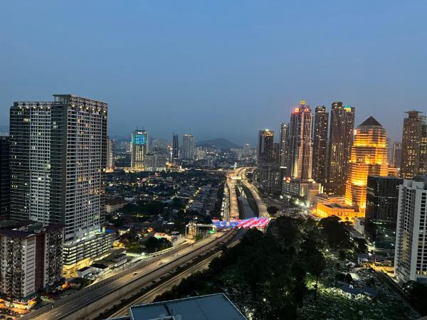 Summer Suites Klcc By Cozy Stay - Kuala Lumpur