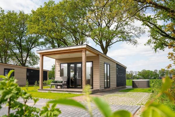 Panorama Wellness Lodge Jacuzzi Sauna And Sunshower 2 Persons - Netherlands