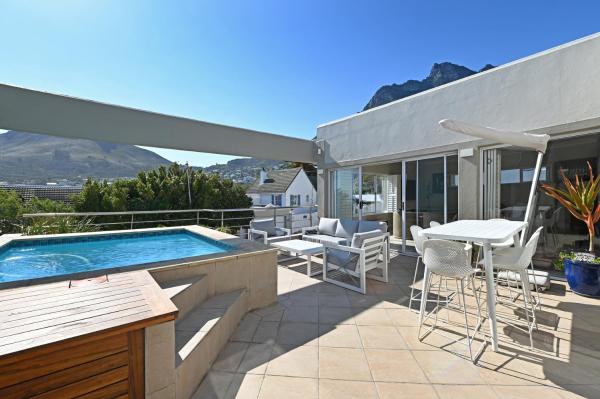 Camps Bay Villa With Pool 150m To The Beach - Le Cap