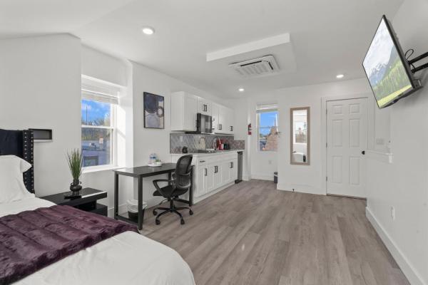 New Season Royals, Airport West - Media, PA