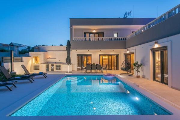 Luxury Villa Mia With Sea View, Heated Pool And Jacuzzi - Sevid