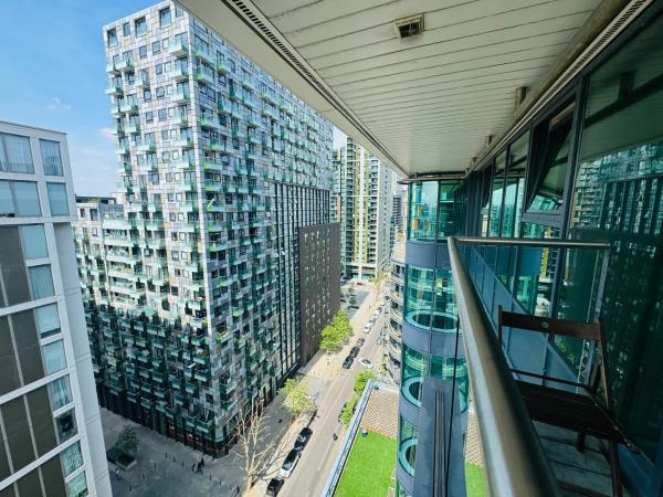Modern 2bed 2bath Apartment Canary Wharf - Upto 5 Person - Liverpool Street Station London