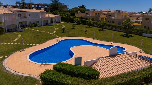 Apartamento No Condomínio Baia Village Com Piscina - Algarve