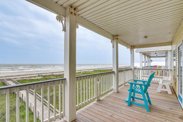 2 Decks, Patio And Views Beachfront Texas Retreat - Surfside Beach, TX