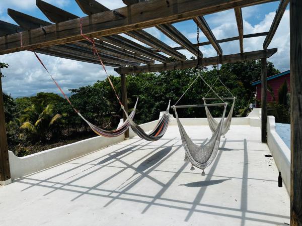 Los Mangoes - Belize