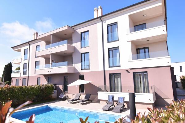 Luxury Apartment Porto With Sea View And Swimming Pool - Premantura