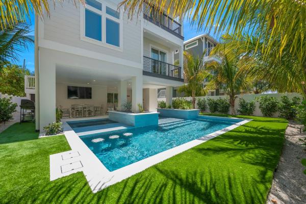 Just Pearly - Longboat Key, FL