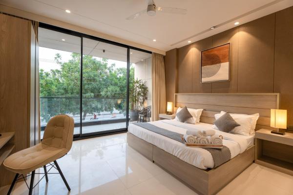 The Lodgers Luxury Hotel Near Golf Course Road Gurgaon - Gurgaon