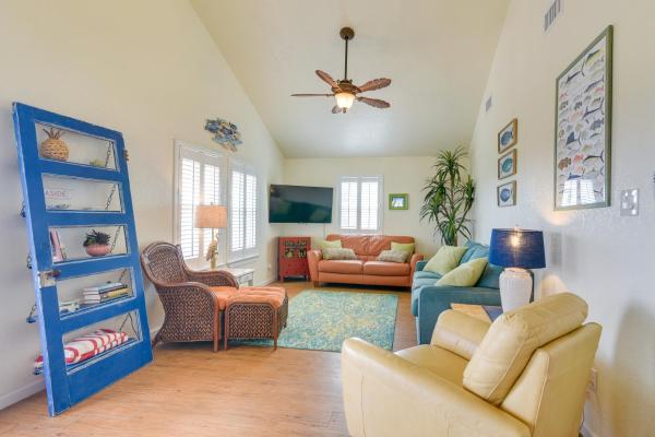 Walk To Shore Surfside Beach Home With Bay Views - Surfside Beach, TX