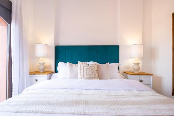 Increíble Y Moderno Apartamento Duplex Con Piscinas Y Preciosas Vistas - Estepona