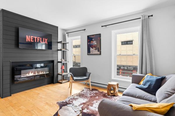 The Redbull Lodge With Parking - Quebec City